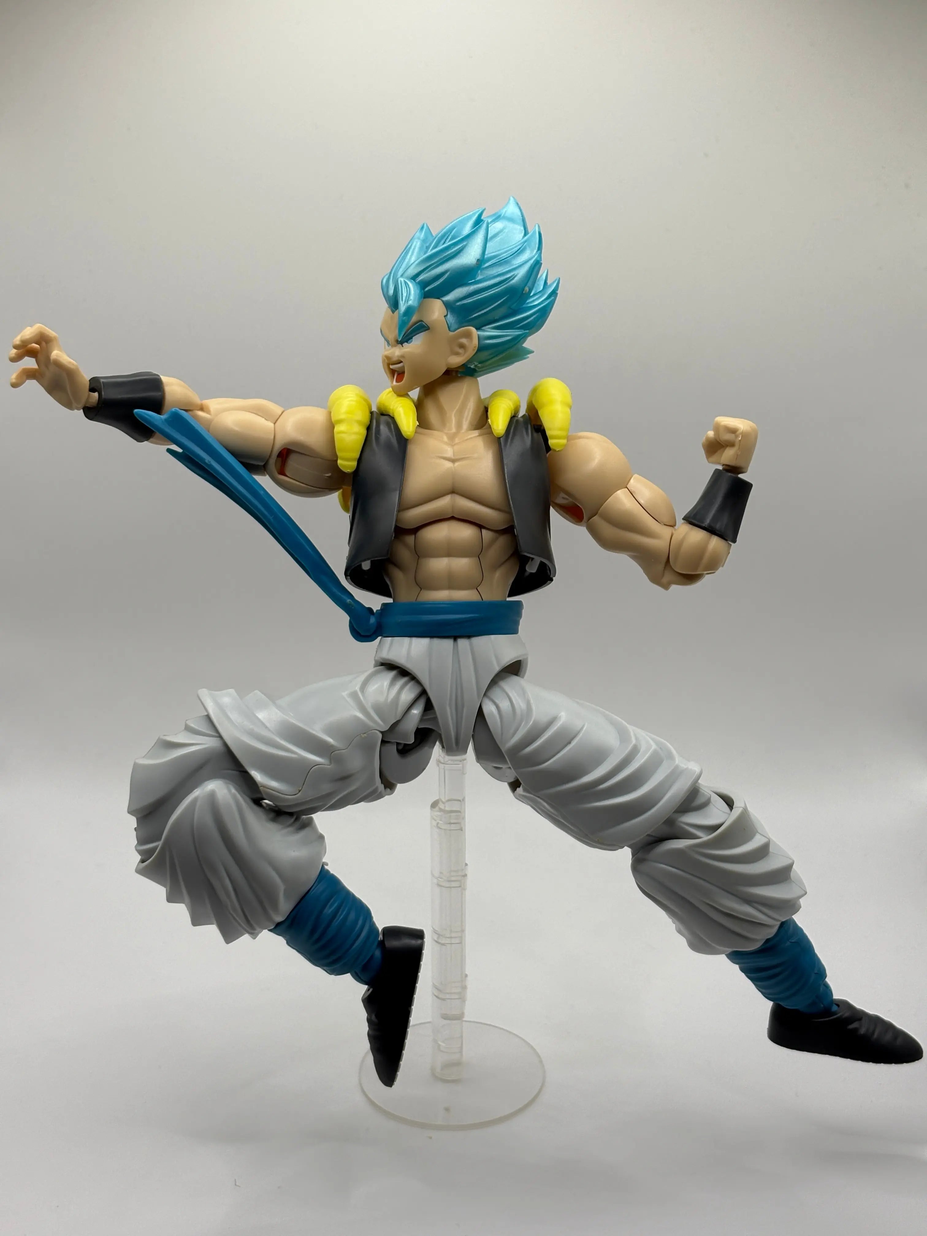 Bandai Figure-Rise Standard Dragon Ball Super SSGSS Gogeta Model Kit L ...